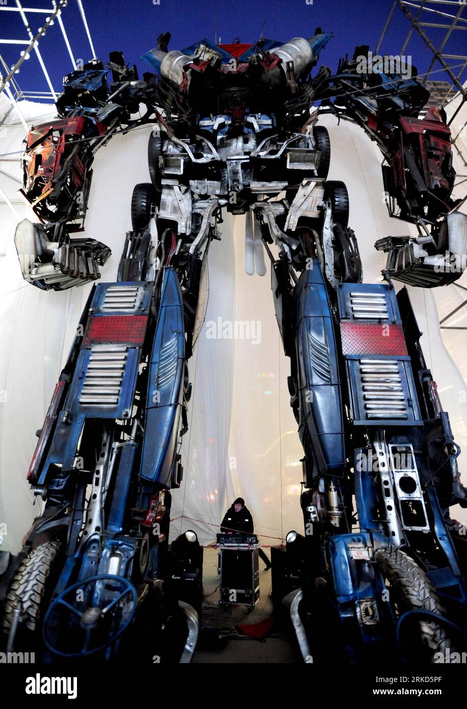 Optimus prime transformer hi-res stock photography and images - Alamy