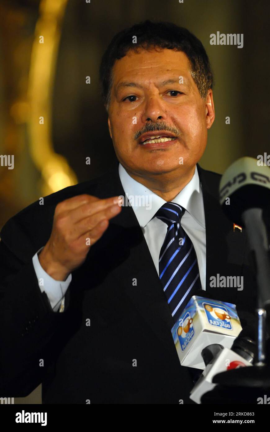 Poltikpeoplaufstand hi-res stock photography and images - Alamy