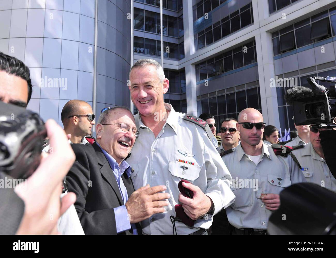 Benny gantz handover hi-res stock photography and images - Alamy