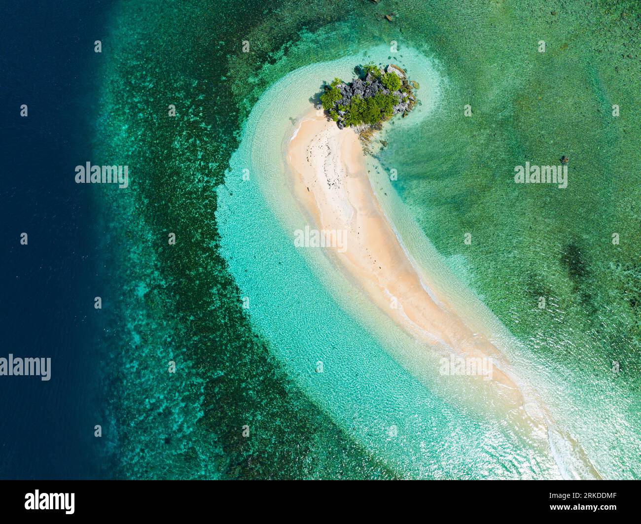 Beautiful sandbar in tropical island and turquoise sea water. Mindanao ...