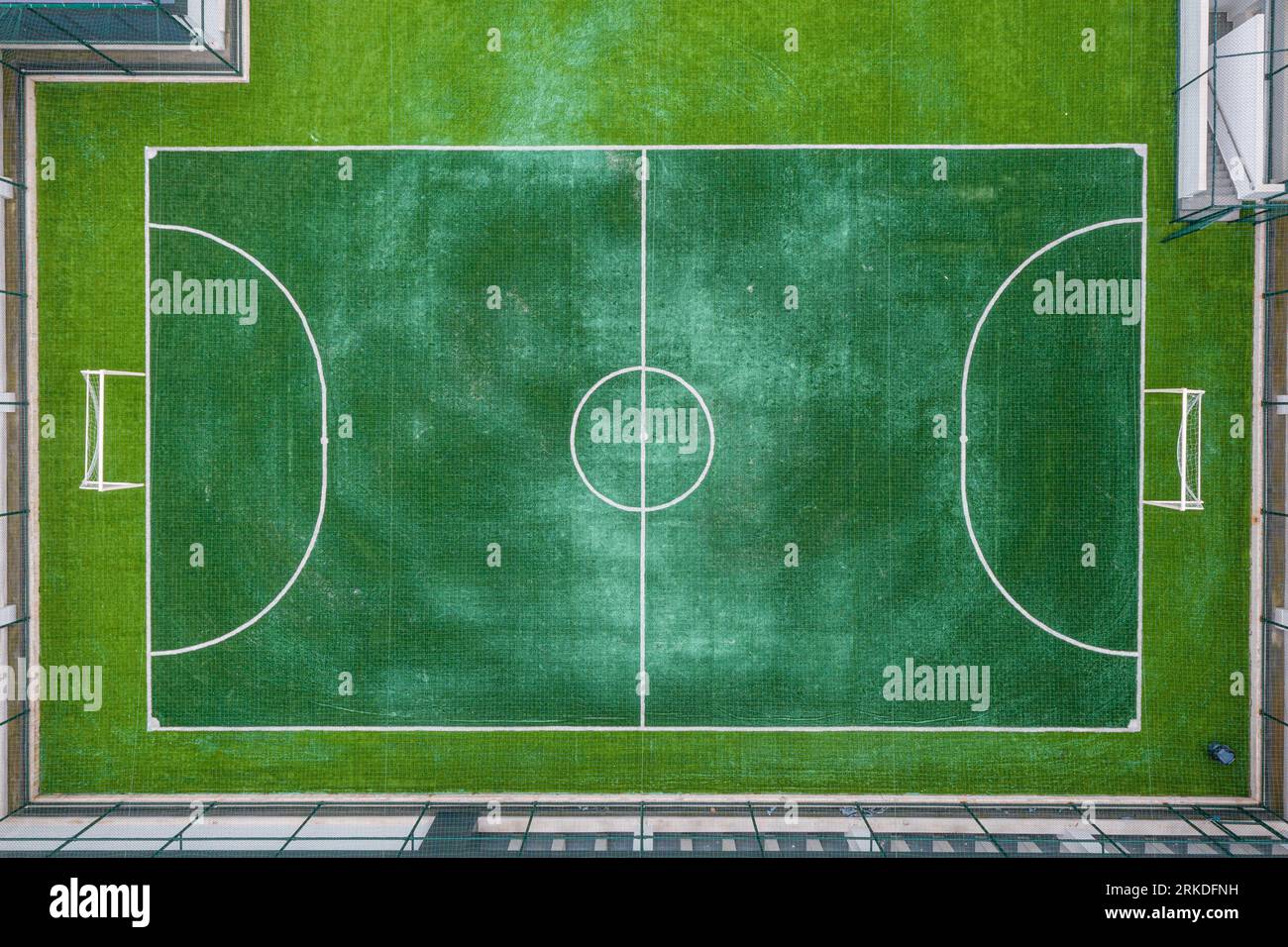 An aerial view of an empty, green soccer field Stock Photo - Alamy