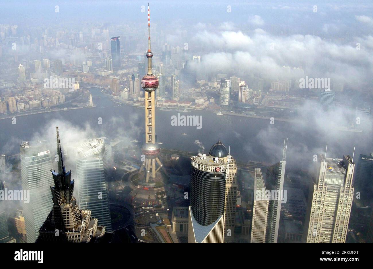 Shanghai advection fog hi-res stock photography and images - Alamy