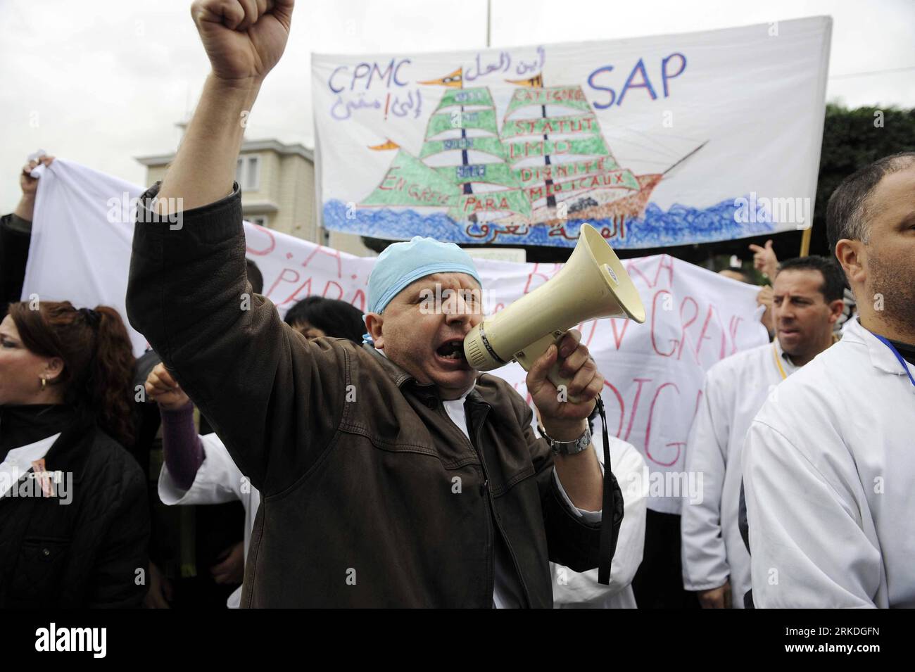 Paramedical professions hi-res stock photography and images - Alamy