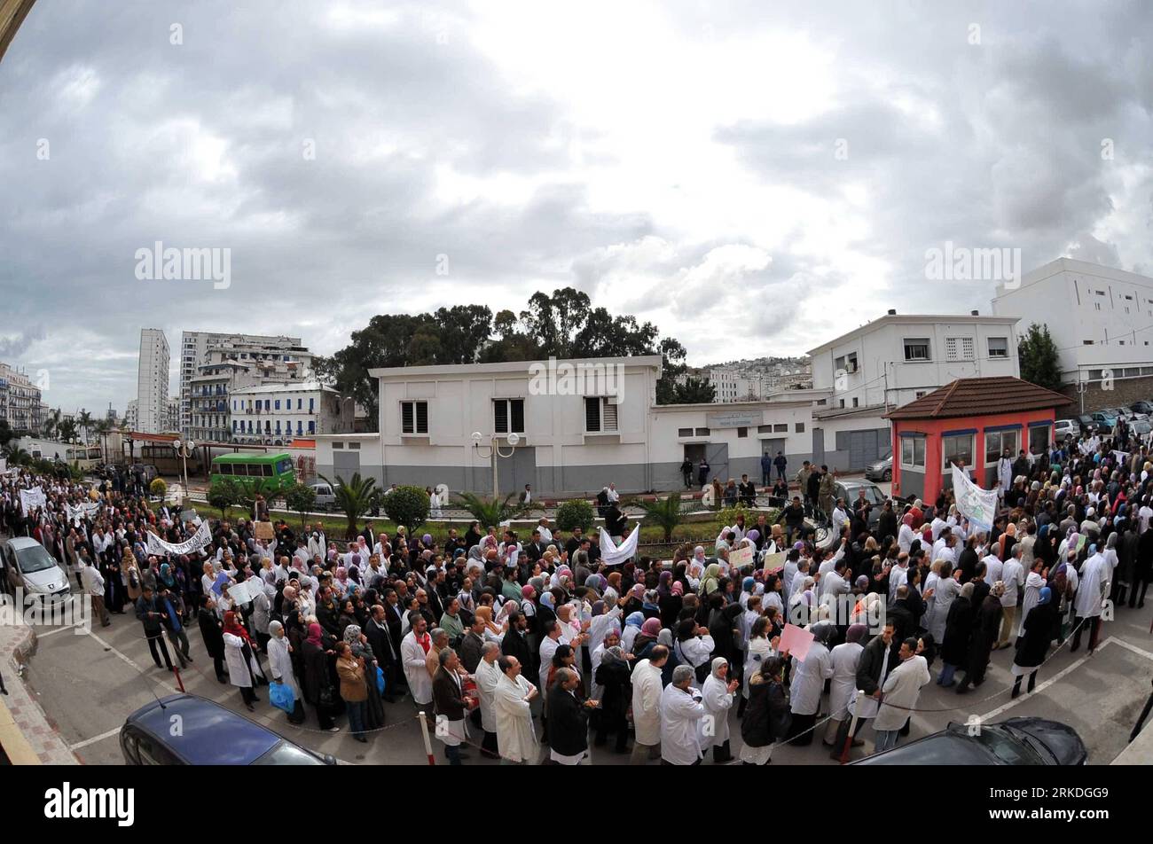 Paramedical professions hi-res stock photography and images - Alamy