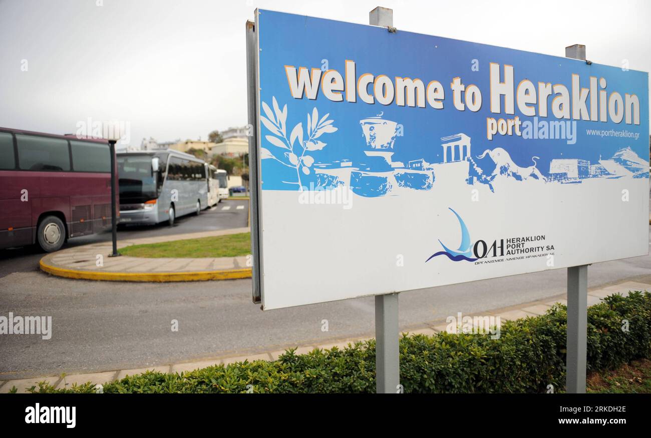 Crete buses hi-res stock photography and images - Alamy