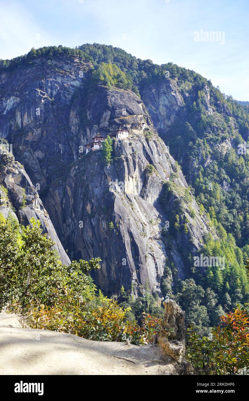 Bhutan's cliff hi-res stock photography and images - Alamy