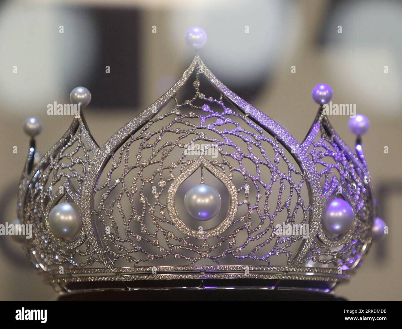 Miss russia crown hi-res stock photography and images - Alamy