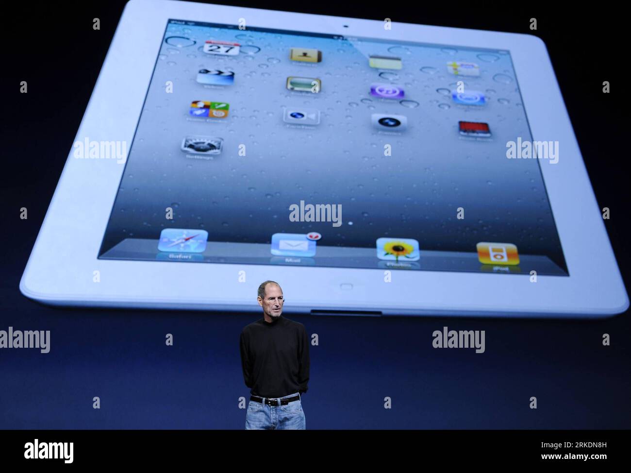 Steve Jobs unveiled the first iPhone 17 years ago today☀️ Conheça o ...