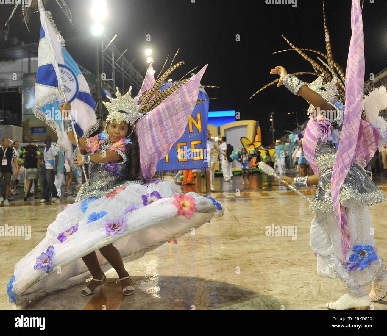 Brazil rio carnival children hi-res stock photography and images - Alamy