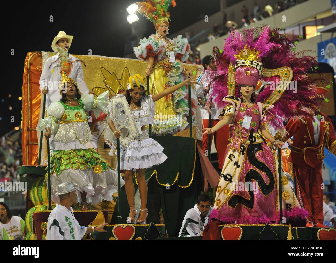 Brazil rio carnival children hi-res stock photography and images - Alamy