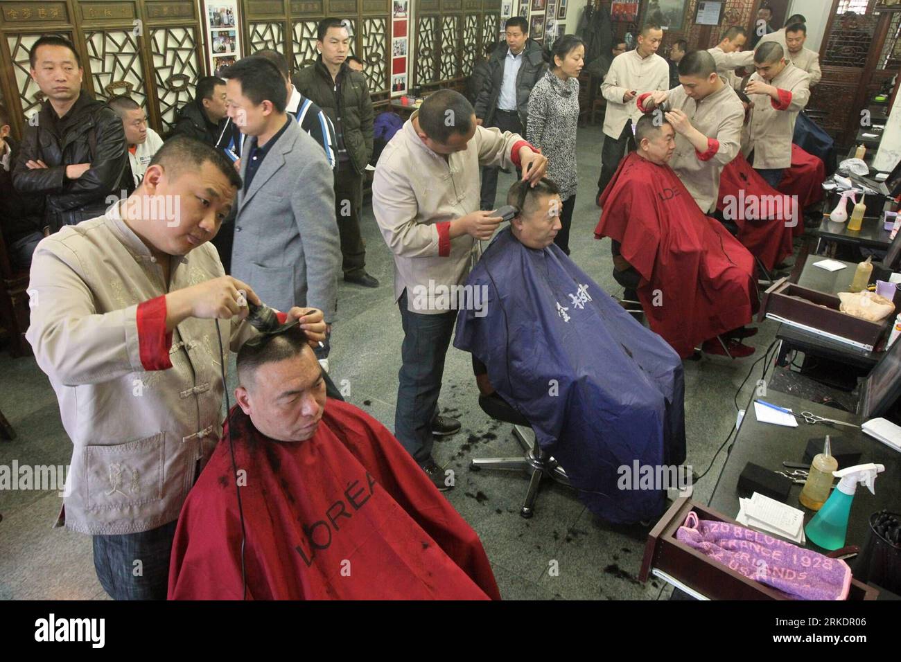 Traditional chinese barber shops hi-res stock photography and images ...