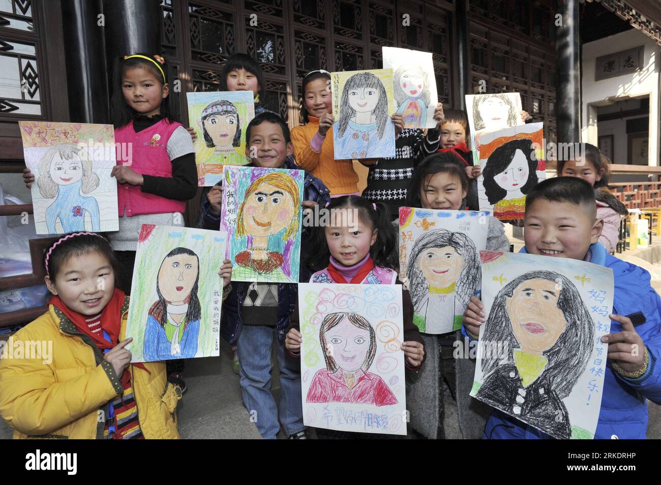 Kinder zeichnen bild hi-res stock photography and images - Alamy