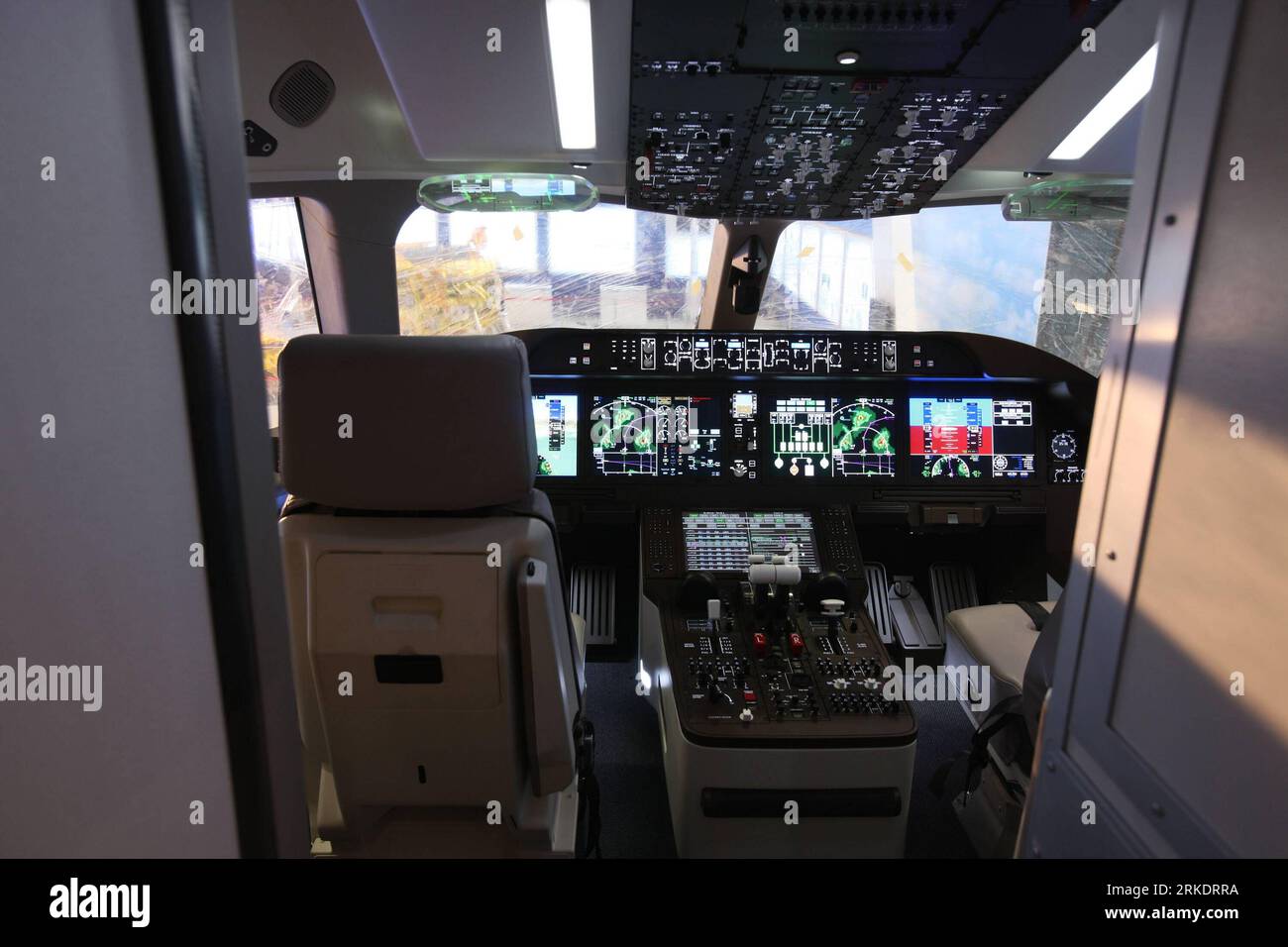 Interior of jumbo jet hi-res stock photography and images - Alamy