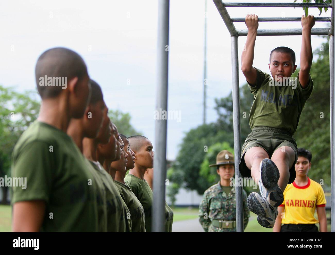 Soldiers march from fort hi-res stock photography and images - Alamy