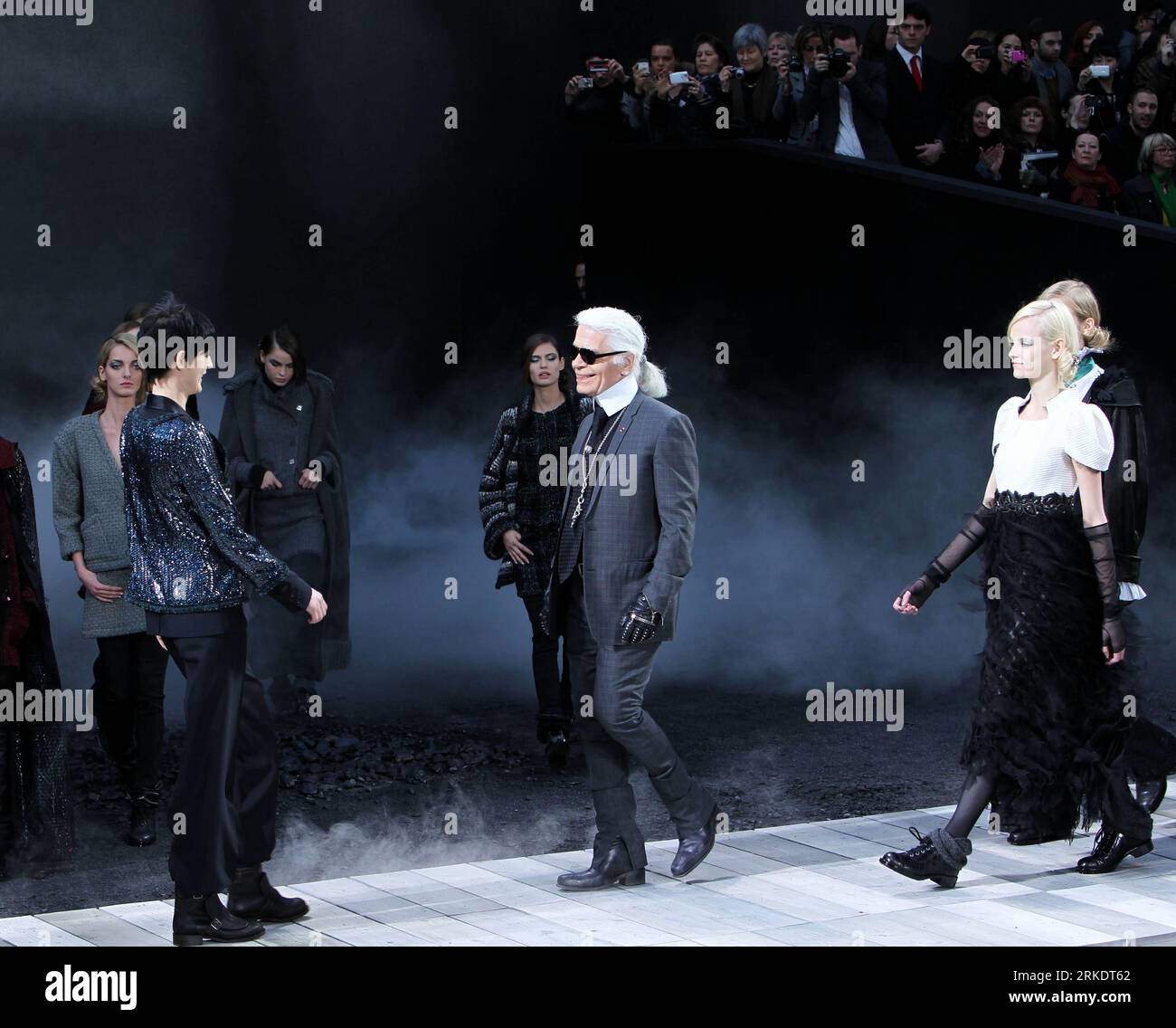 Fall winter 2012 ready to wear chanel hi-res stock photography and ...
