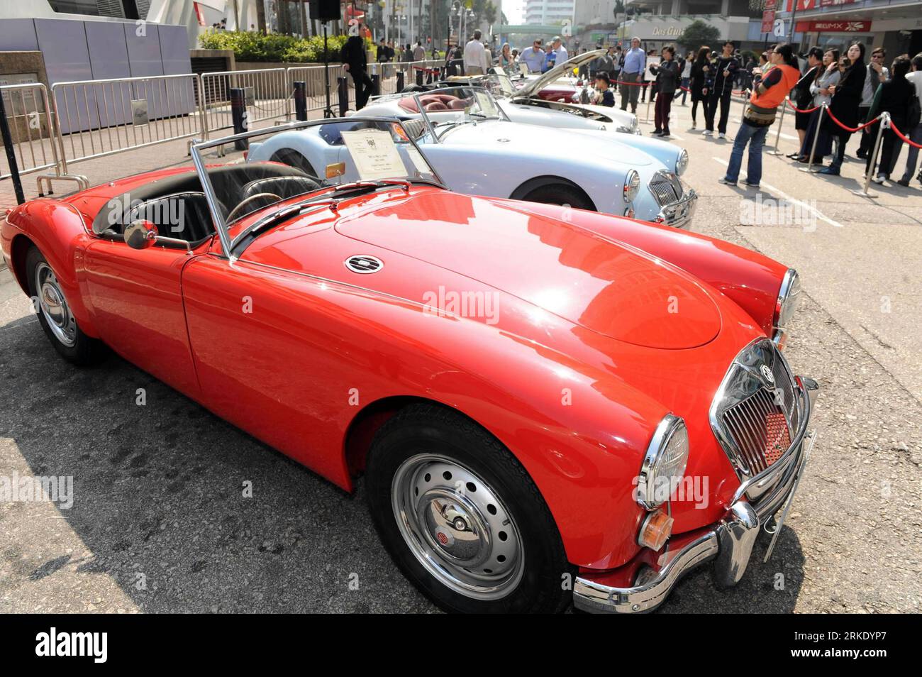 Morris garages cars hi-res stock photography and images - Alamy