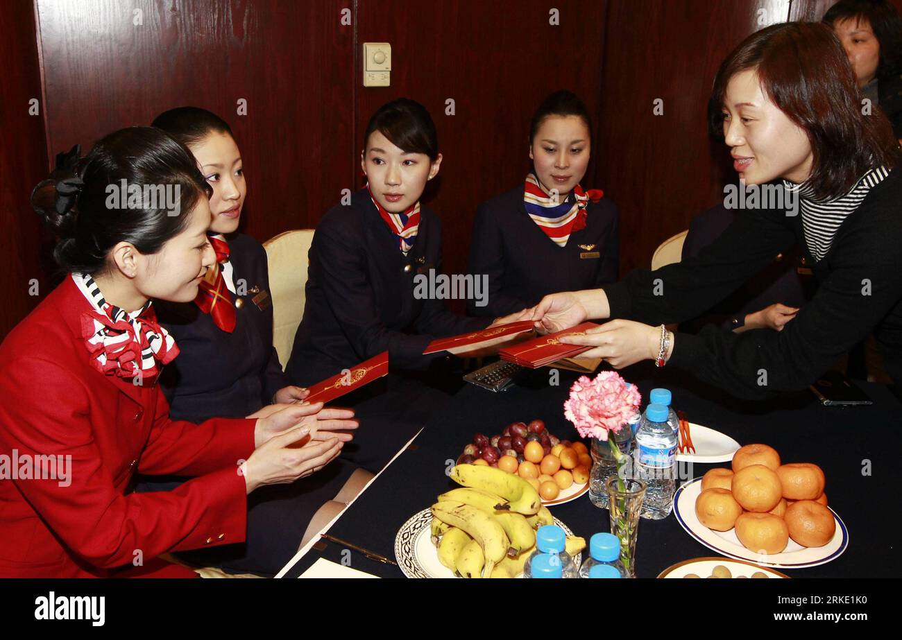 Japan airlines attendant hi-res stock photography and images - Alamy