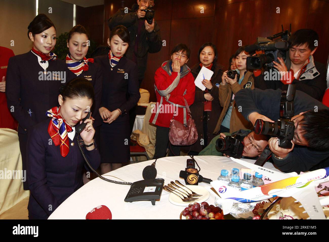 Japan airlines attendant hi-res stock photography and images - Alamy