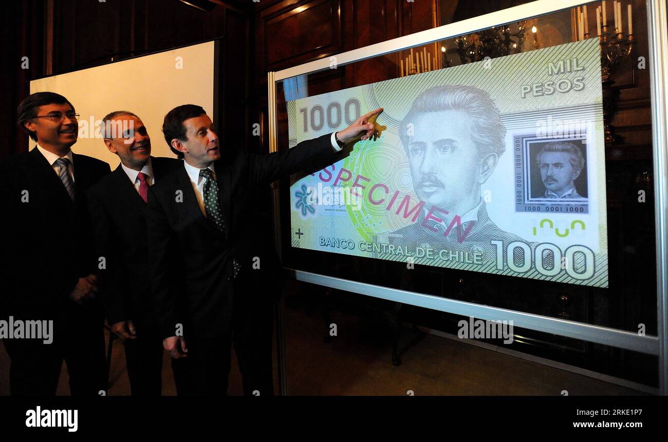 1000 pesos bill hi-res stock photography and images - Alamy