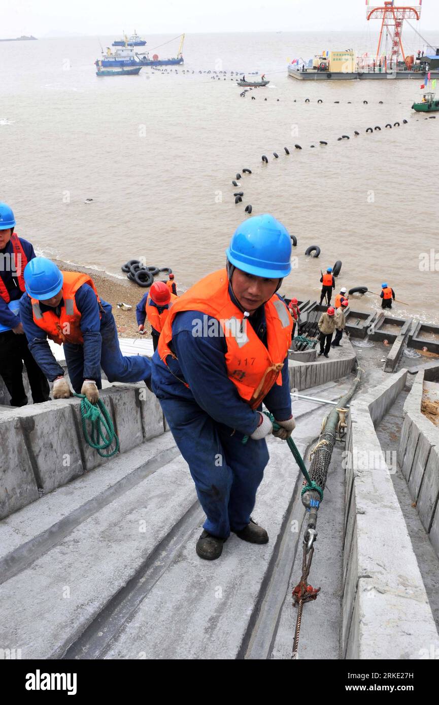 Submarine cable hi-res stock photography and images - Alamy