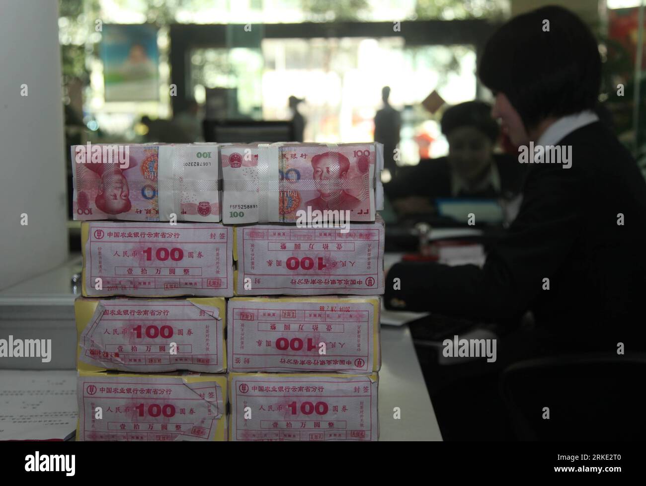 Reserve requirement ratio hi-res stock photography and images - Alamy