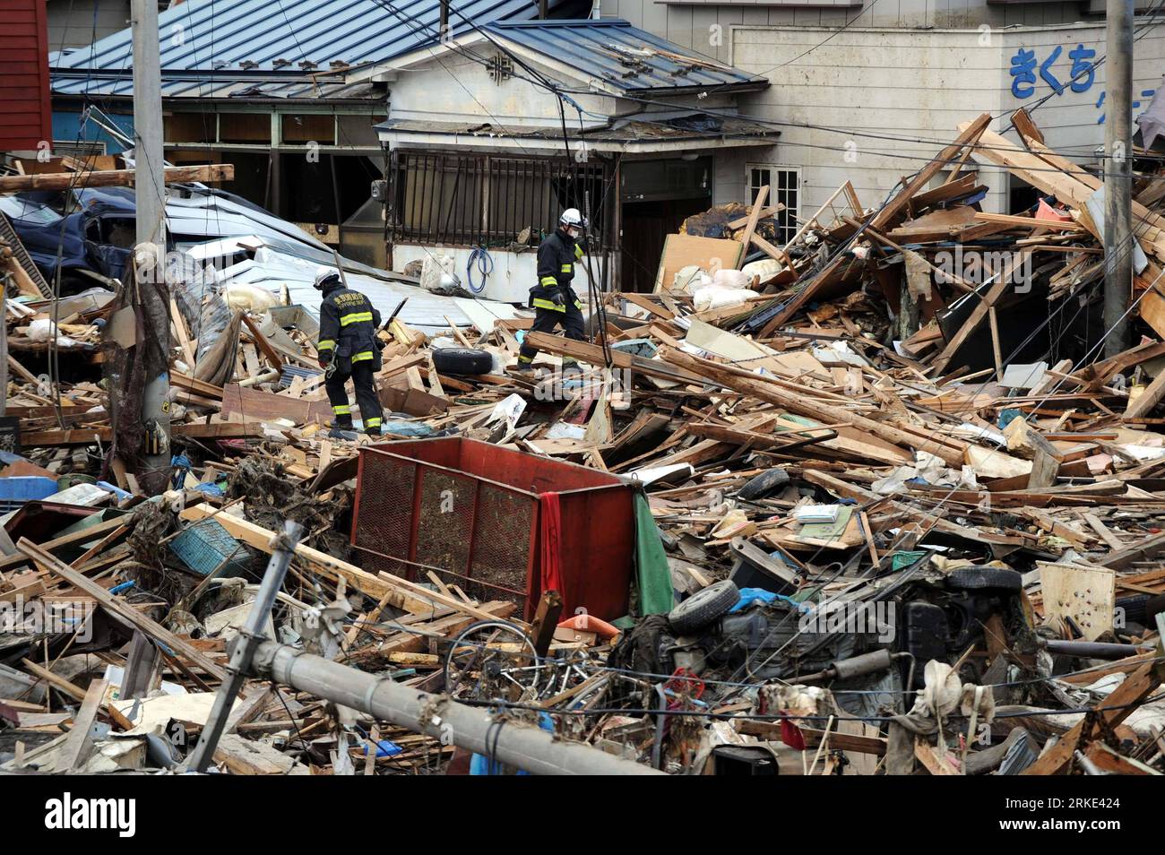Japan tsunami rescue workers hi-res stock photography and images - Alamy