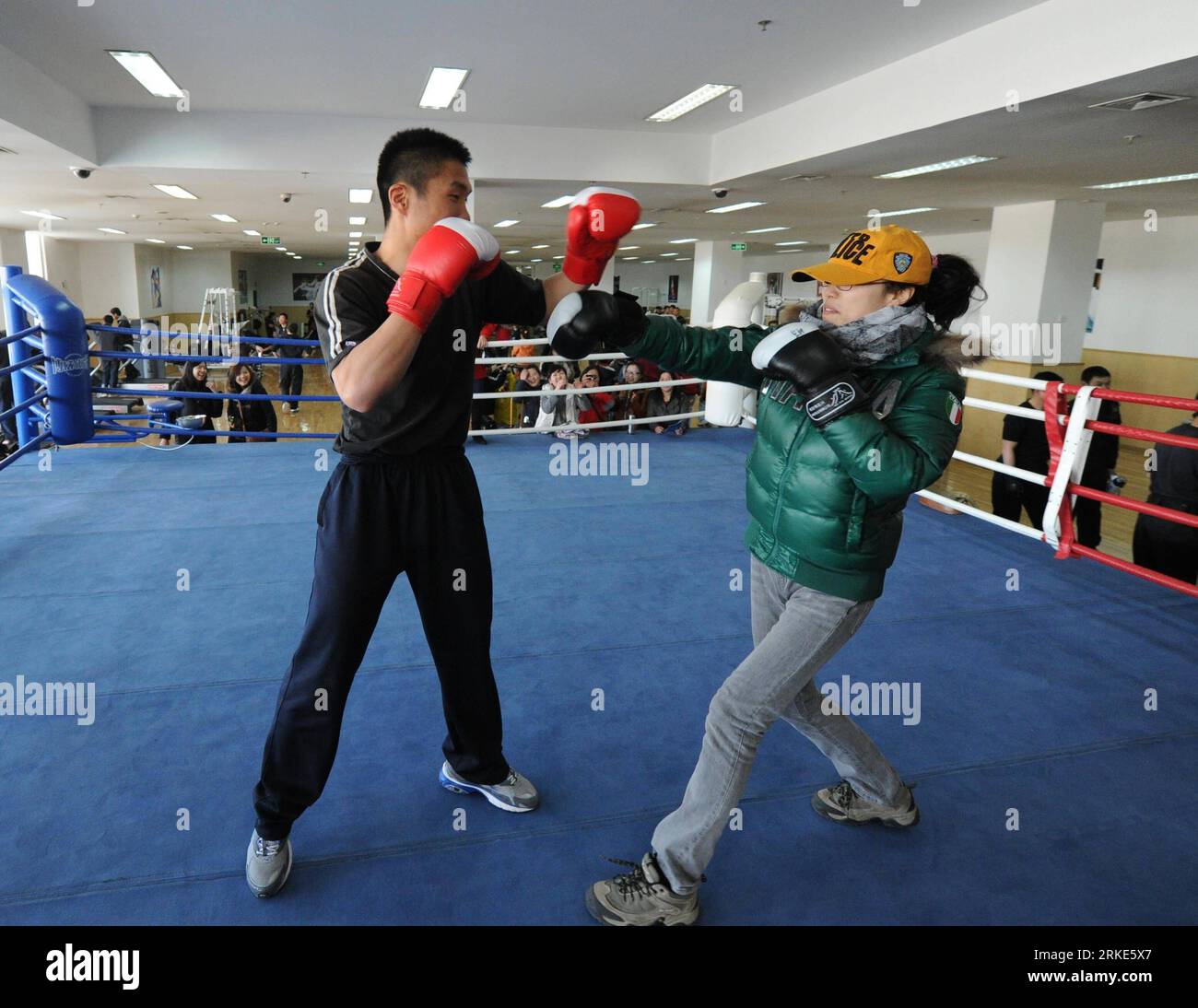 Offene boxen hi-res stock photography and images - Alamy