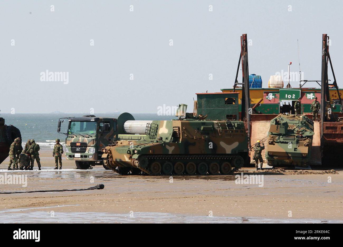 Joint logistics over the shore hi-res stock photography and images - Alamy