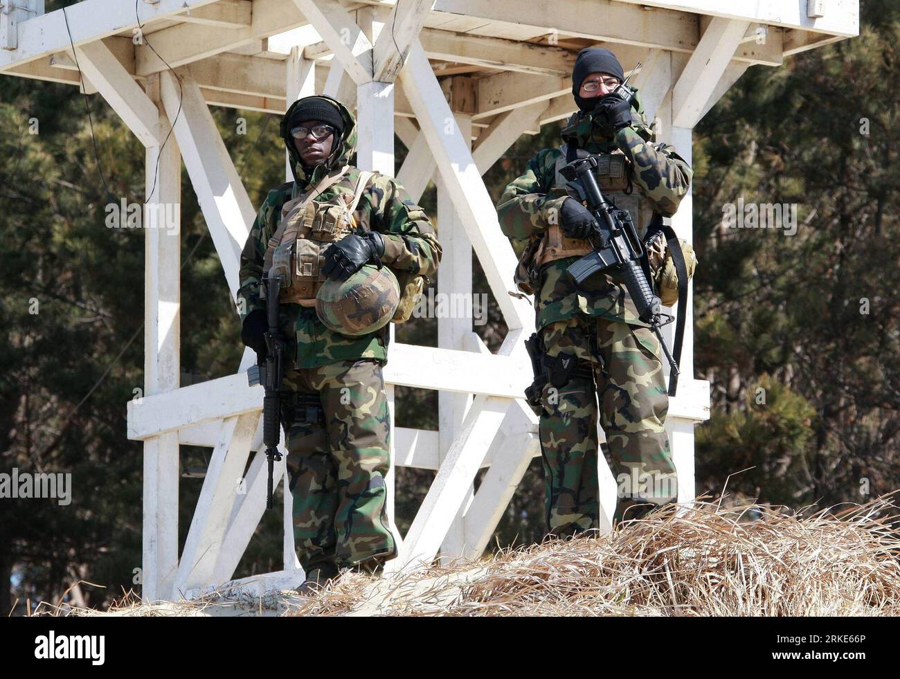 Joint logistics over the shore hi-res stock photography and images - Alamy