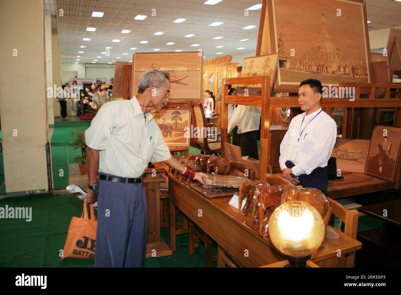 Timber booths hi-res stock photography and images - Alamy