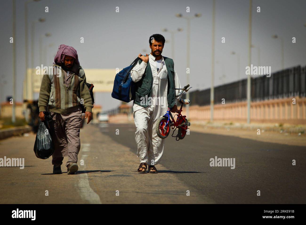 Two egyptian workers hi-res stock photography and images - Alamy