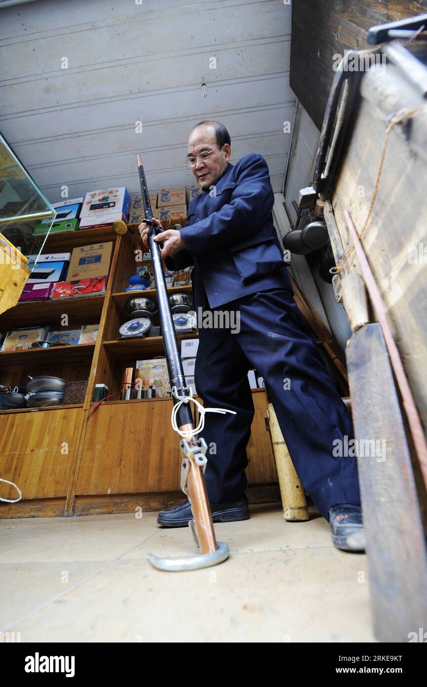 Steelyard balance hi-res stock photography and images - Alamy