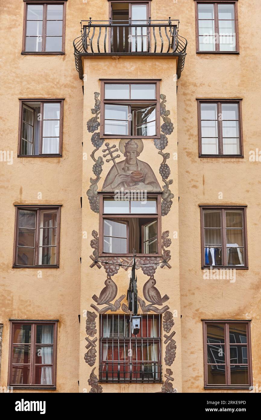 Traditional decorated building facade in Innsbruck old town. Austria ...