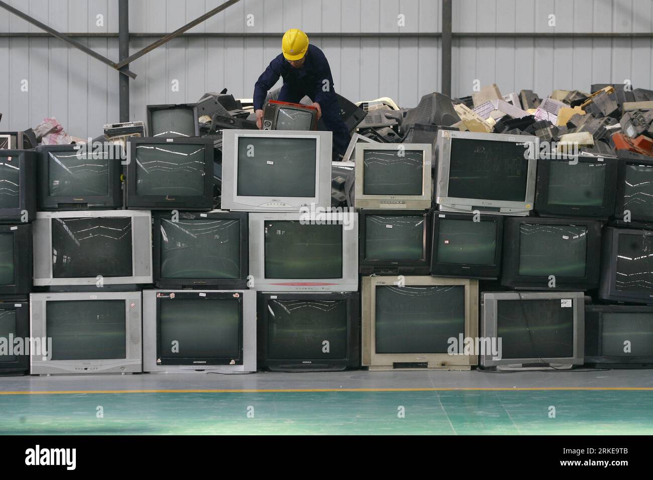 Recycled crt tv hi-res stock photography and images - Alamy