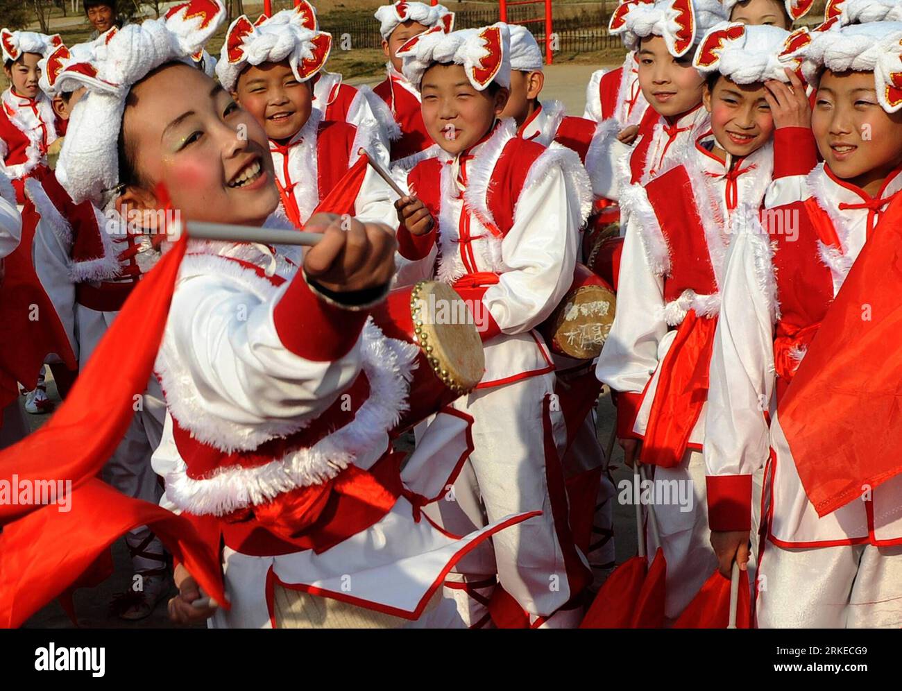 Folk dance form hi-res stock photography and images - Alamy