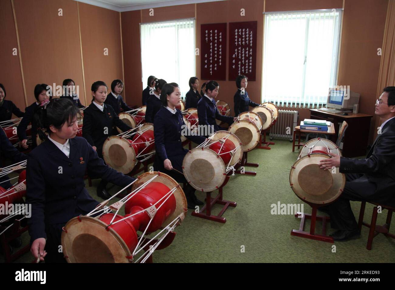 Traditional korean instruments hi-res stock photography and images - Alamy