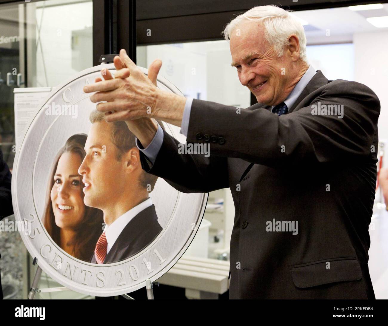 Honoring royal couple hi-res stock photography and images - Alamy