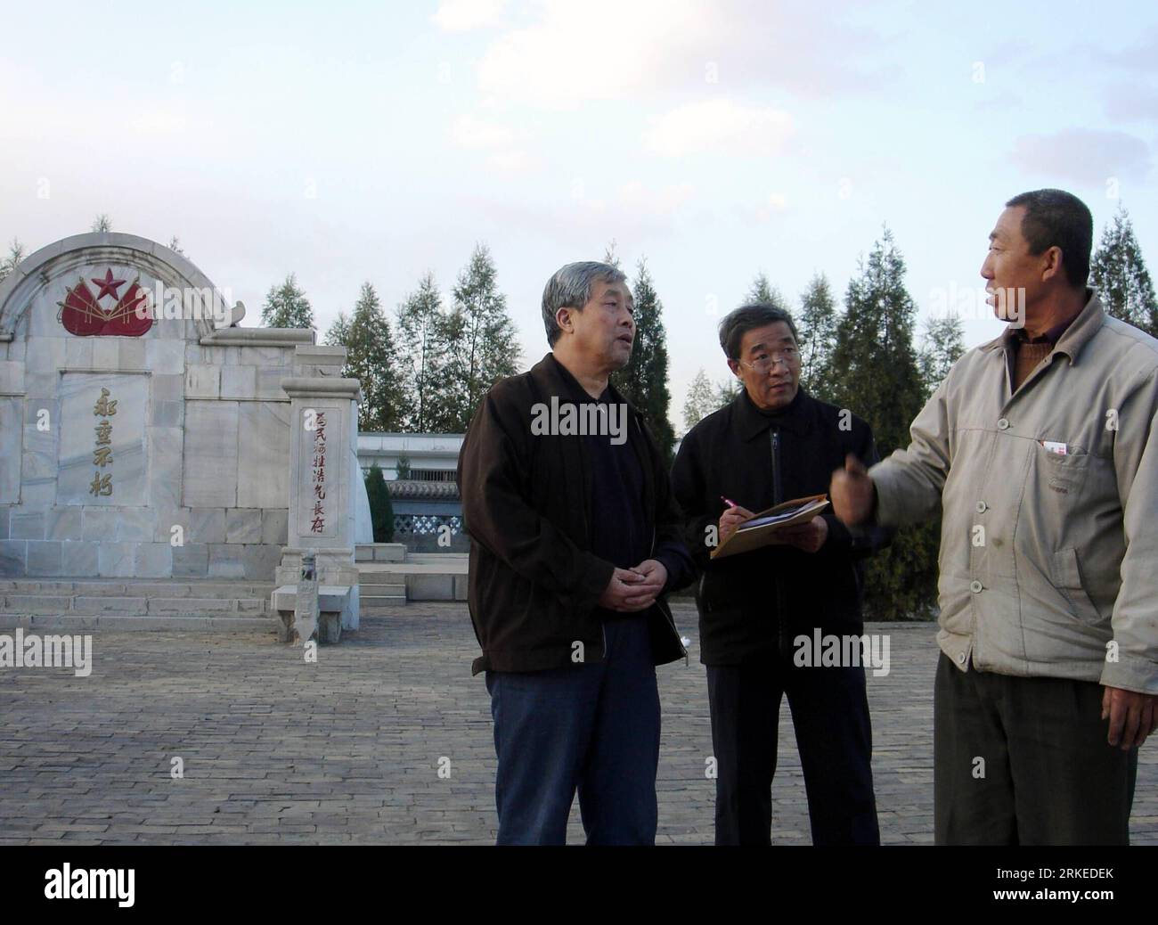 Talking dea hi-res stock photography and images - Alamy