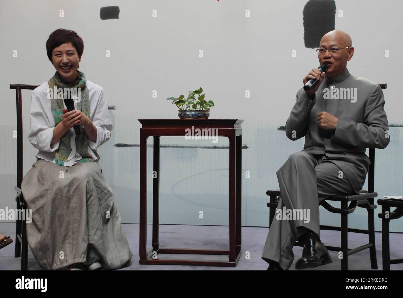 Cantonese opera singer hi-res stock photography and images - Alamy