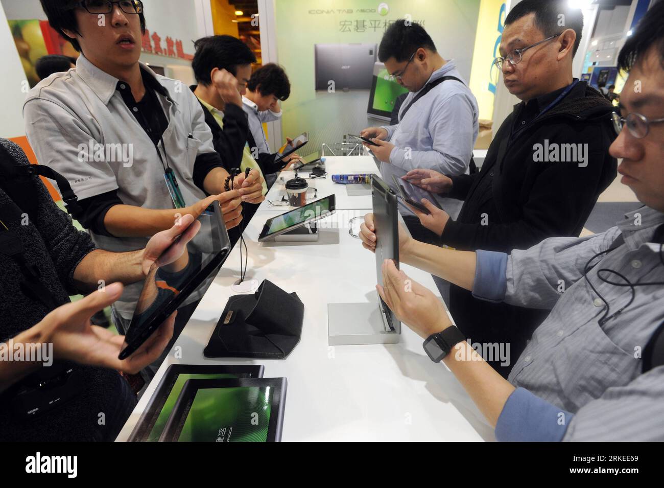 Icona tablet hi-res stock photography and images - Alamy