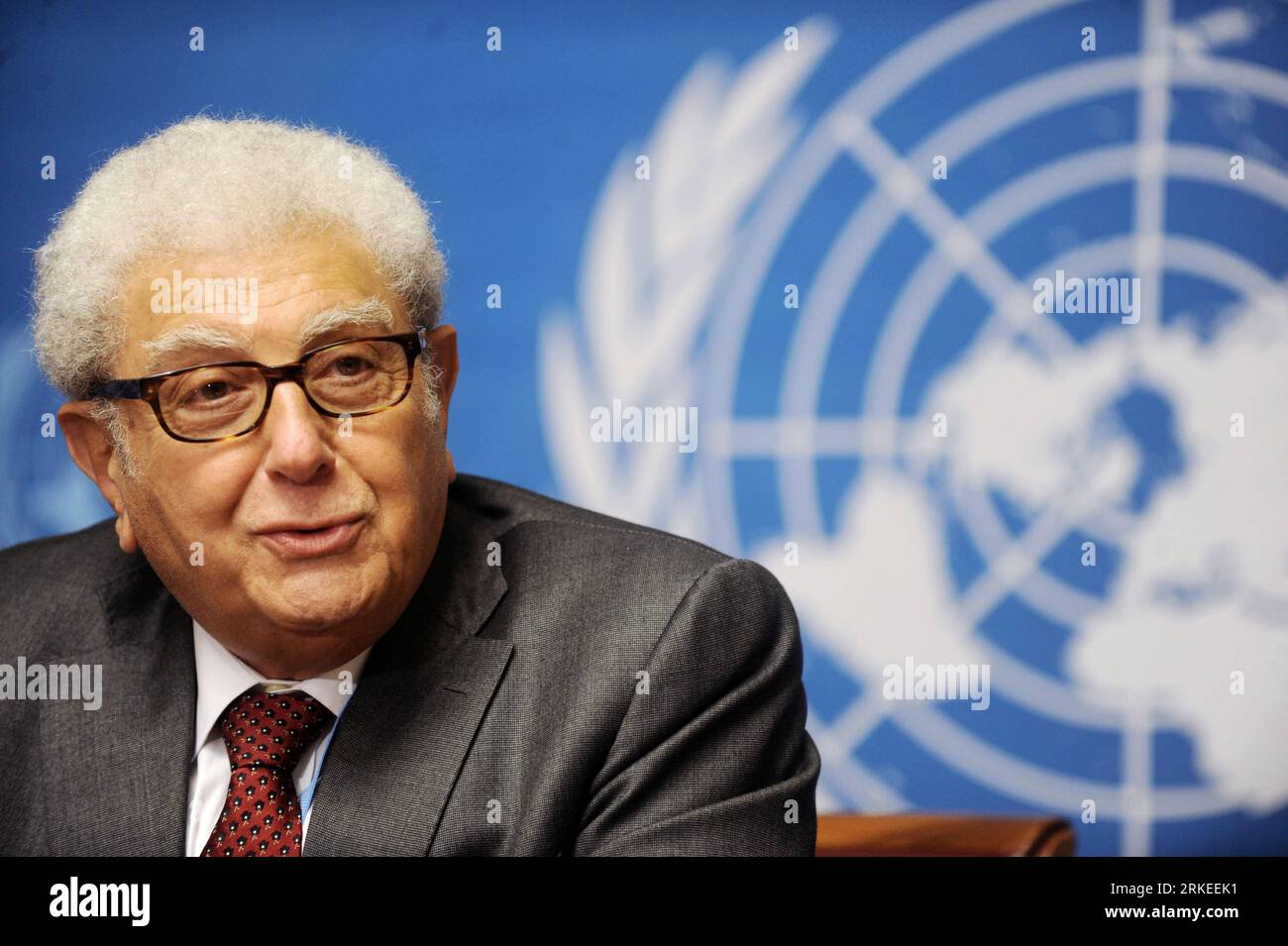 Expert in international law hi-res stock photography and images - Alamy