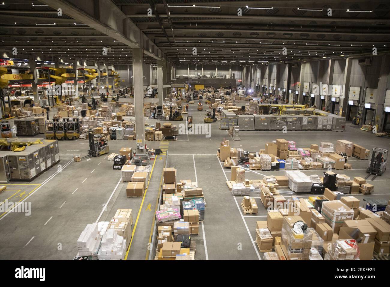 Parcels tour hi-res stock photography and images - Alamy