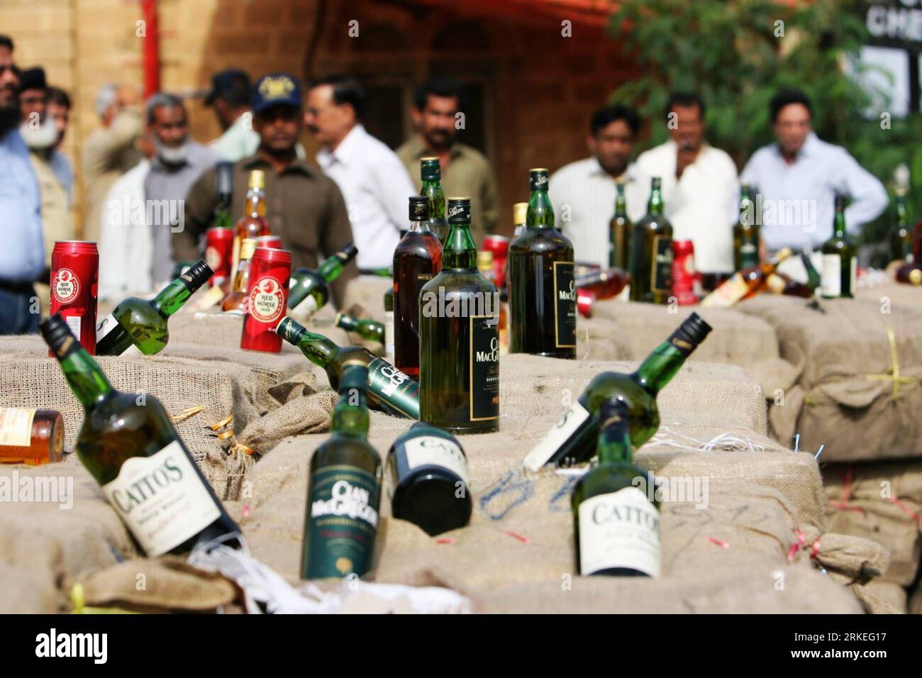 Liquor press hi-res stock photography and images - Alamy