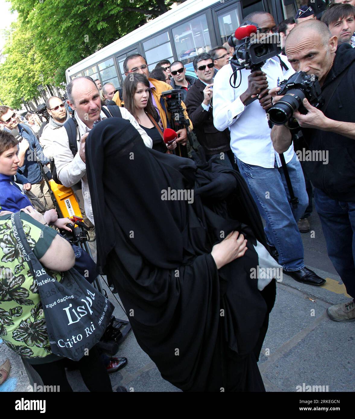 Verbot burka hi-res stock photography and images - Alamy