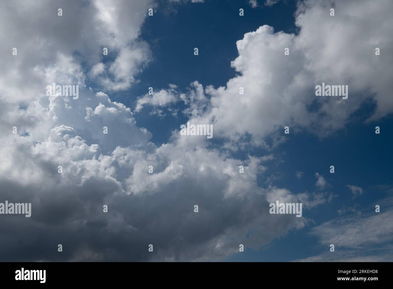 Cloudy backdrop hi-res stock photography and images - Alamy