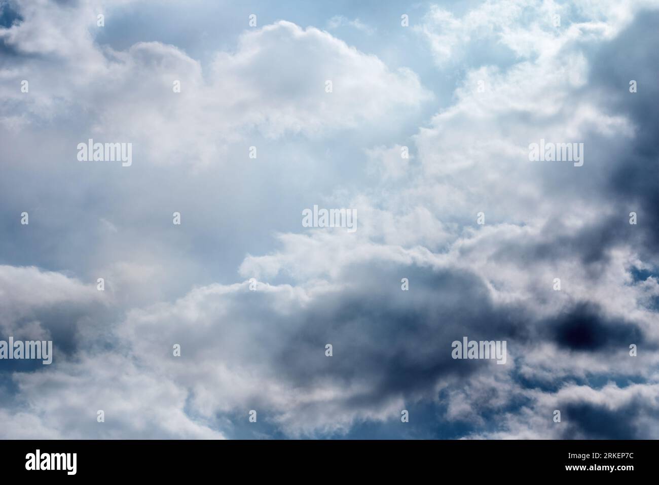 Thunderclouds over horizon cloudscape hi-res stock photography and ...