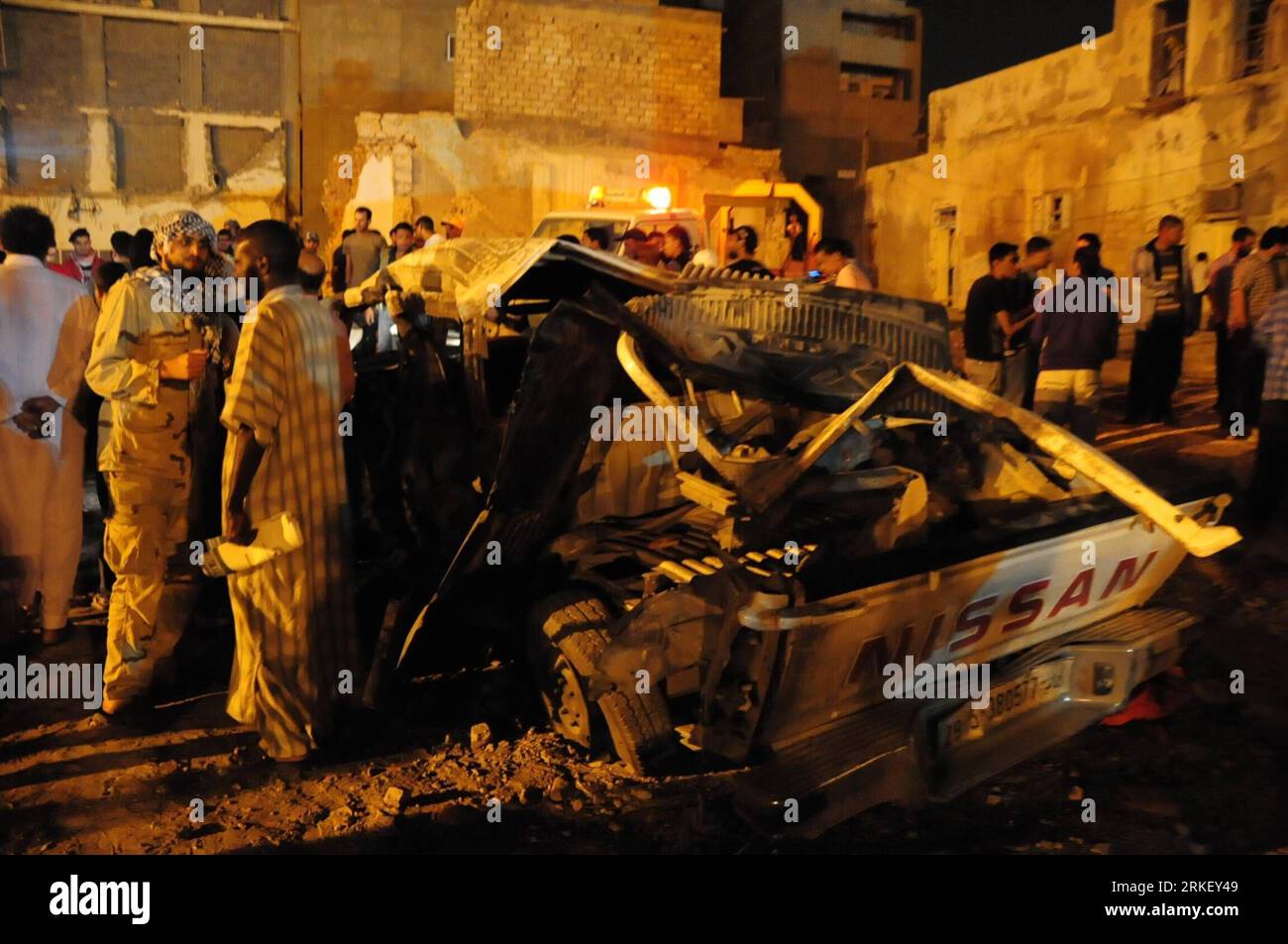 Exploded car hi-res stock photography and images - Alamy