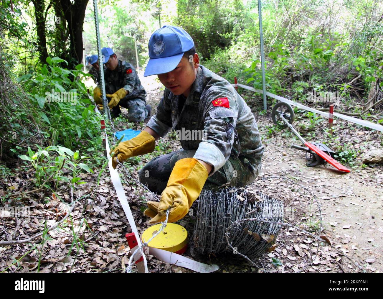 De facto border hi-res stock photography and images - Alamy