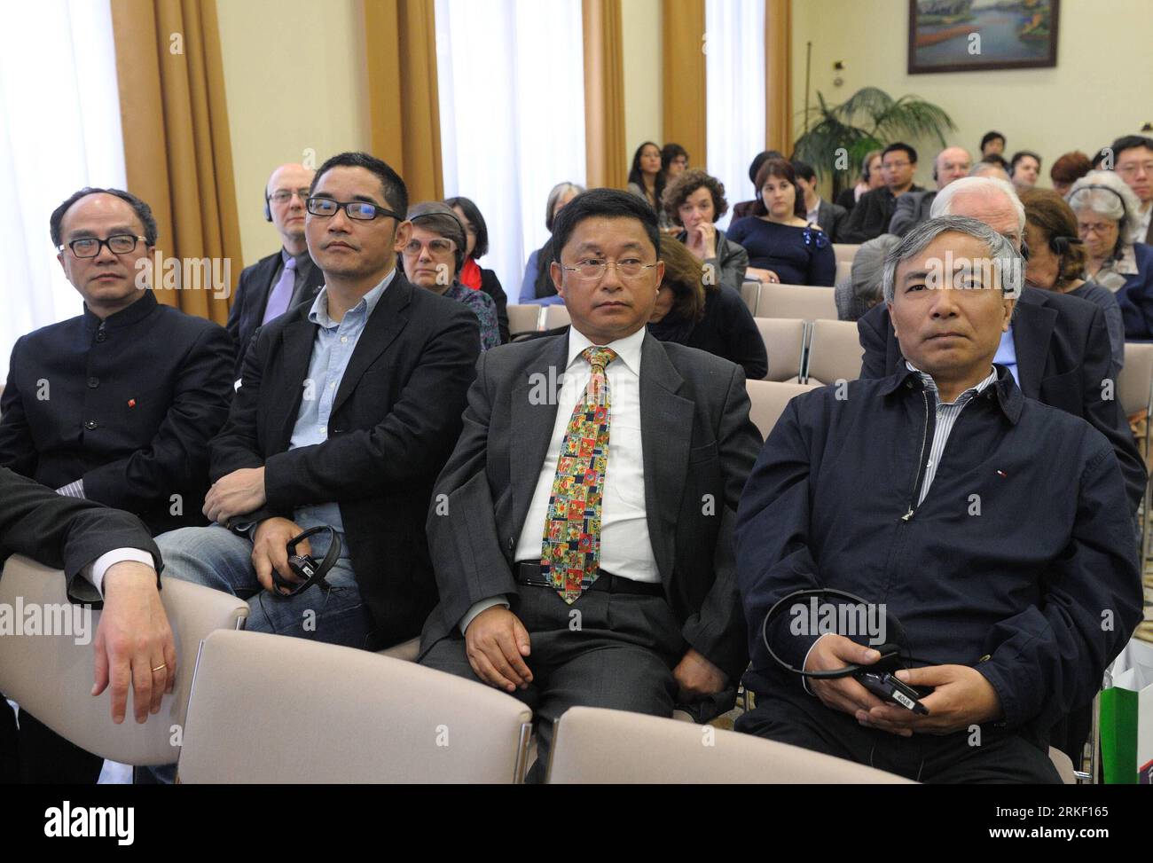 Literatur critic hi-res stock photography and images - Alamy