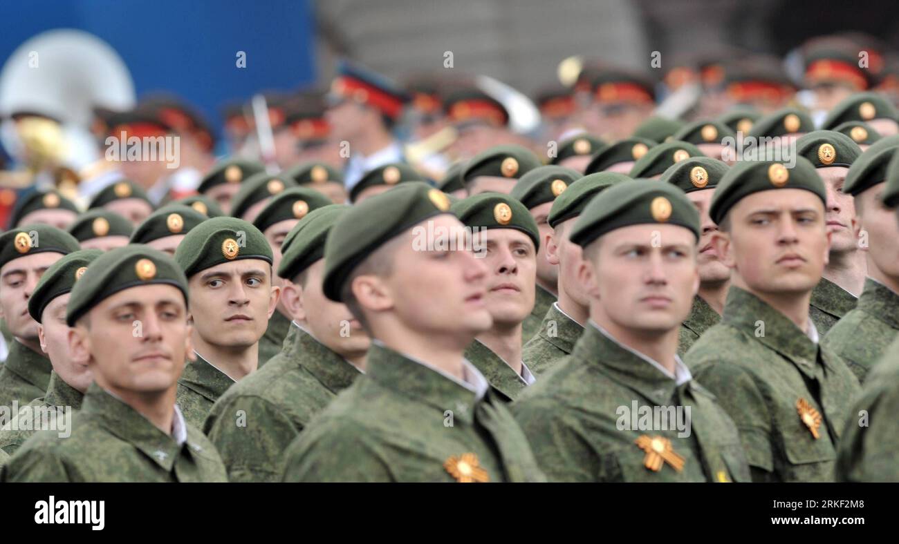 Russian military parade during victory 2011 hi-res stock photography ...